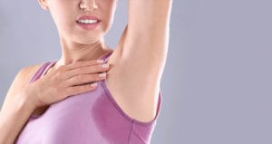 Achselschweiß – Schwitzen unter den Achseln » Ursachen & Tipps